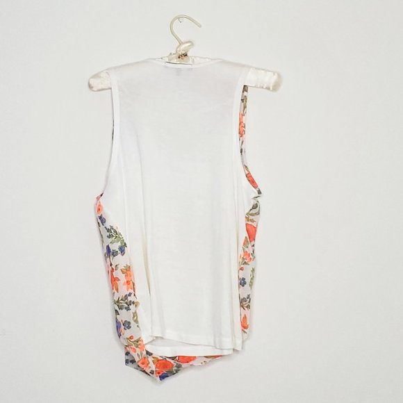 Gal Boss | Tops | Gal Boss Floral Top With Necklace | Poshmark